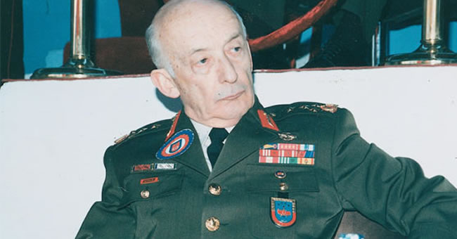 Emekli Orgeneral Teoman Koman öldü