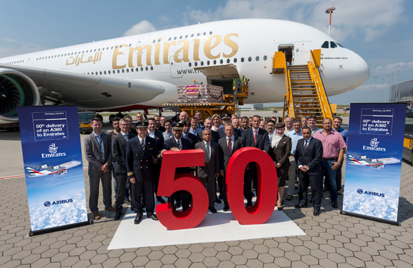 Emirates 50. A380'ini filoya kattı.