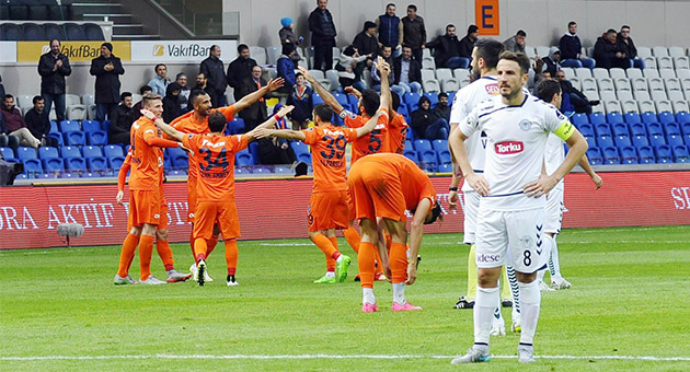 Medipol Başakşehir, kendi sahasında Torku Konyaspor'a fark attı