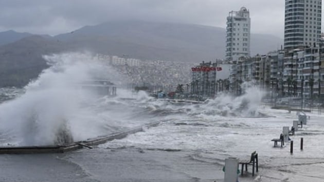 İzmir'de araba vapuru seferleri iptal