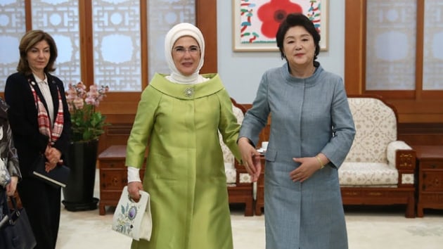 Emine Erdoğan, Kim Jung-sook ile görüştü