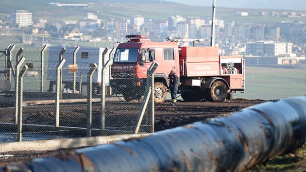 Gaziantep'te, yıldırım isabet eden petrol boru hattı onarılıyor Gaziantep'te, yıldırım isabet eden petrol boru hattı onarılıyor