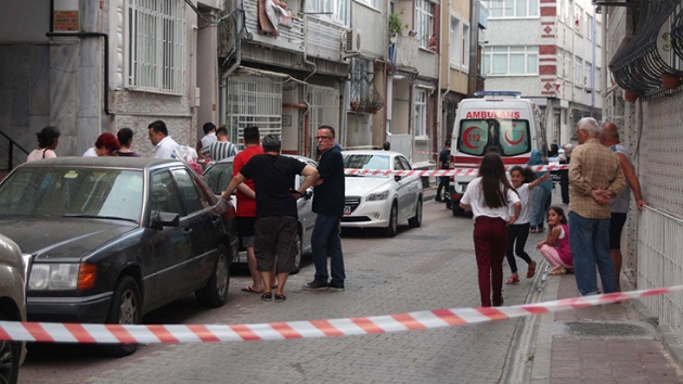 Fatih'te vahşet! Boğazını kesip evini ateşe verdiler