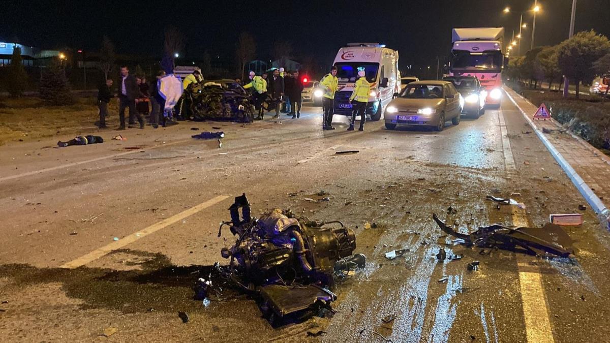 Aşırı sürat 3 can aldı, hız ibresi 230'da takılı kaldı