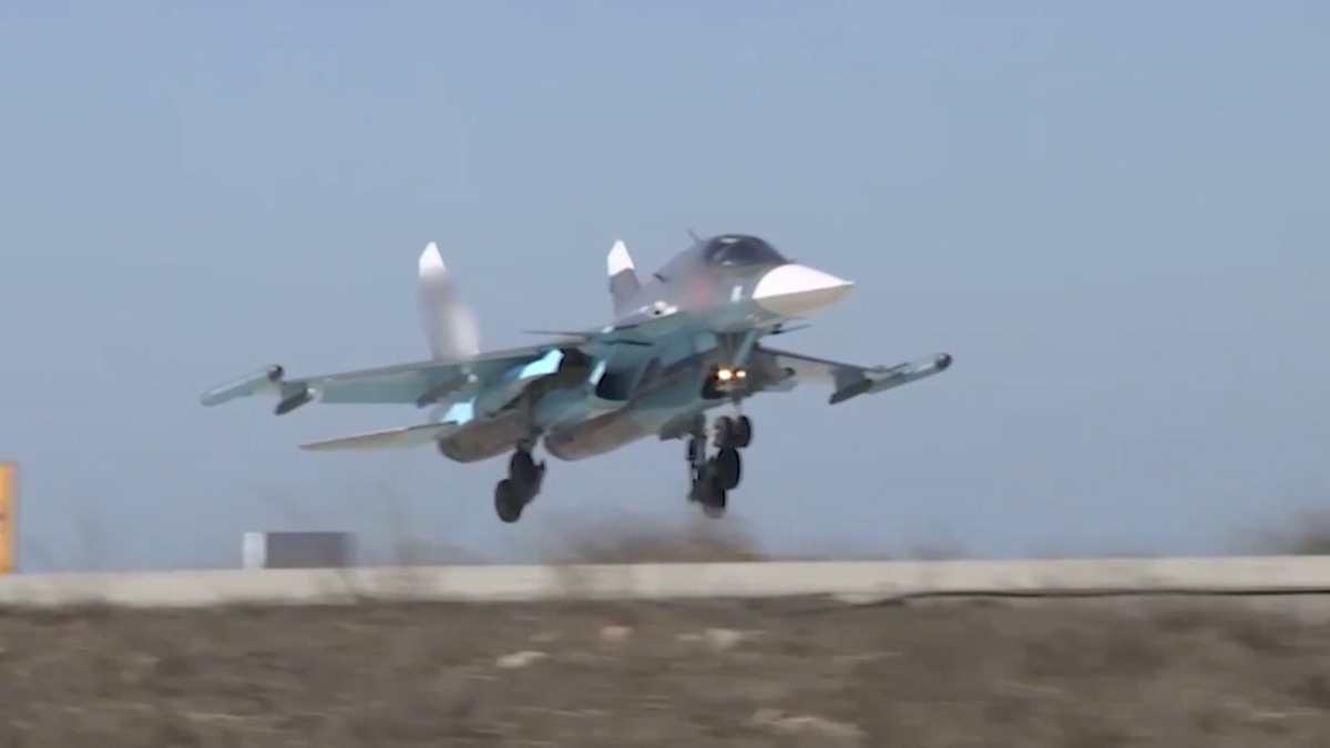 Rusya'nın Yeysk şehrine savaş uçağı düştü