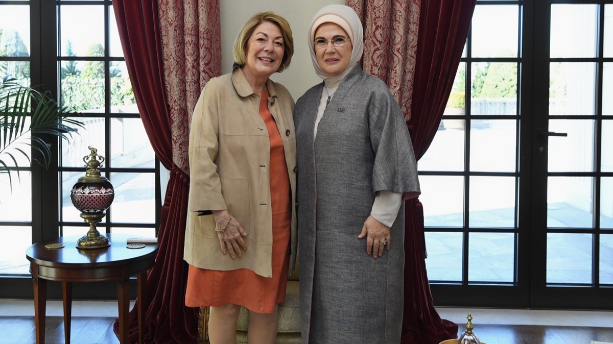 Emine Erdoğan, Meksika'nın Ankara Büyükelçisi'nin Hernandez'in eşiyle ...