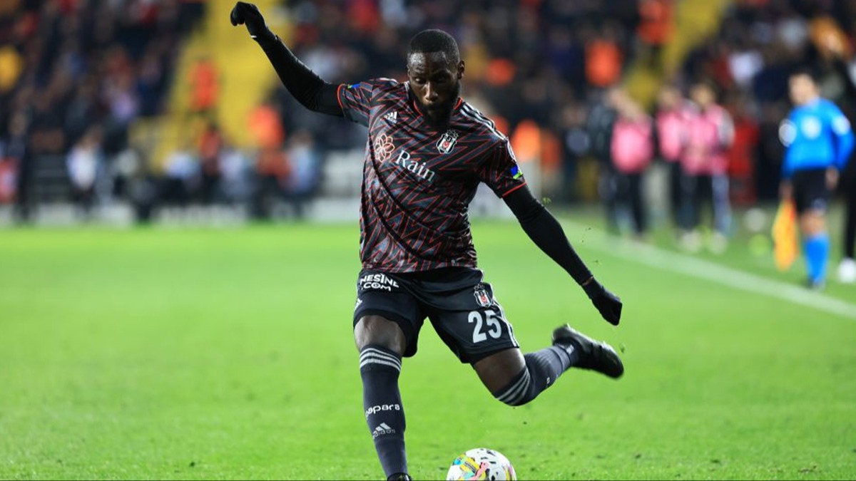 Beşiktaş, Arthur Masuaku'nun bonservisini aldığını açıkladı