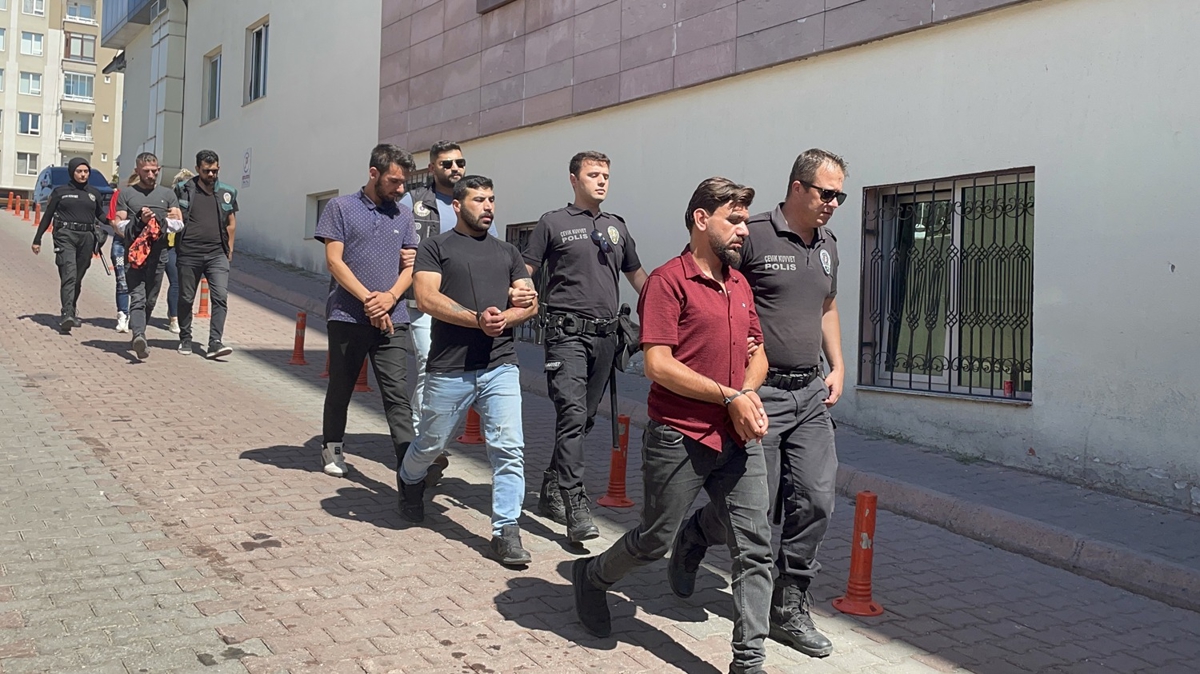 Otobüs terminalindeki yolcu otobüsüne operasyon! Yaklaşık 30 bin ...