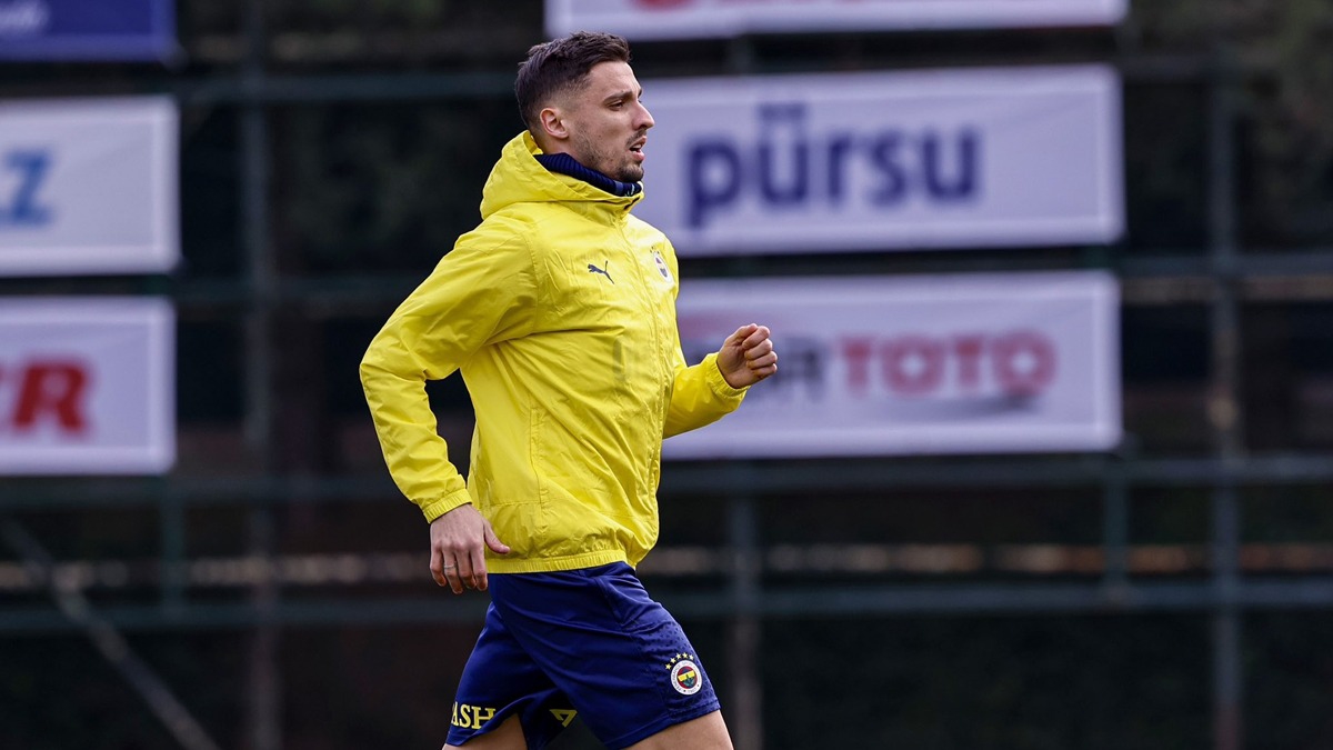 Rade Krunic, takımla ilk antrenmanına çıktı