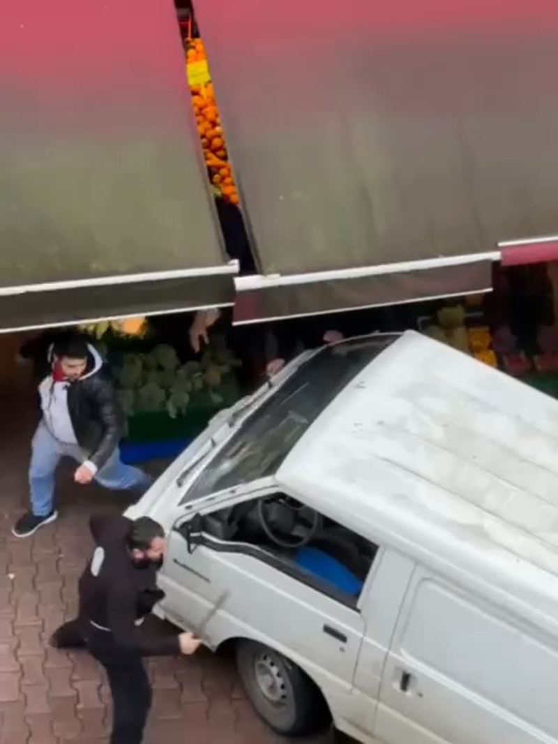 Eyüpsultan'da park yeri kavgası: 2 yaralı